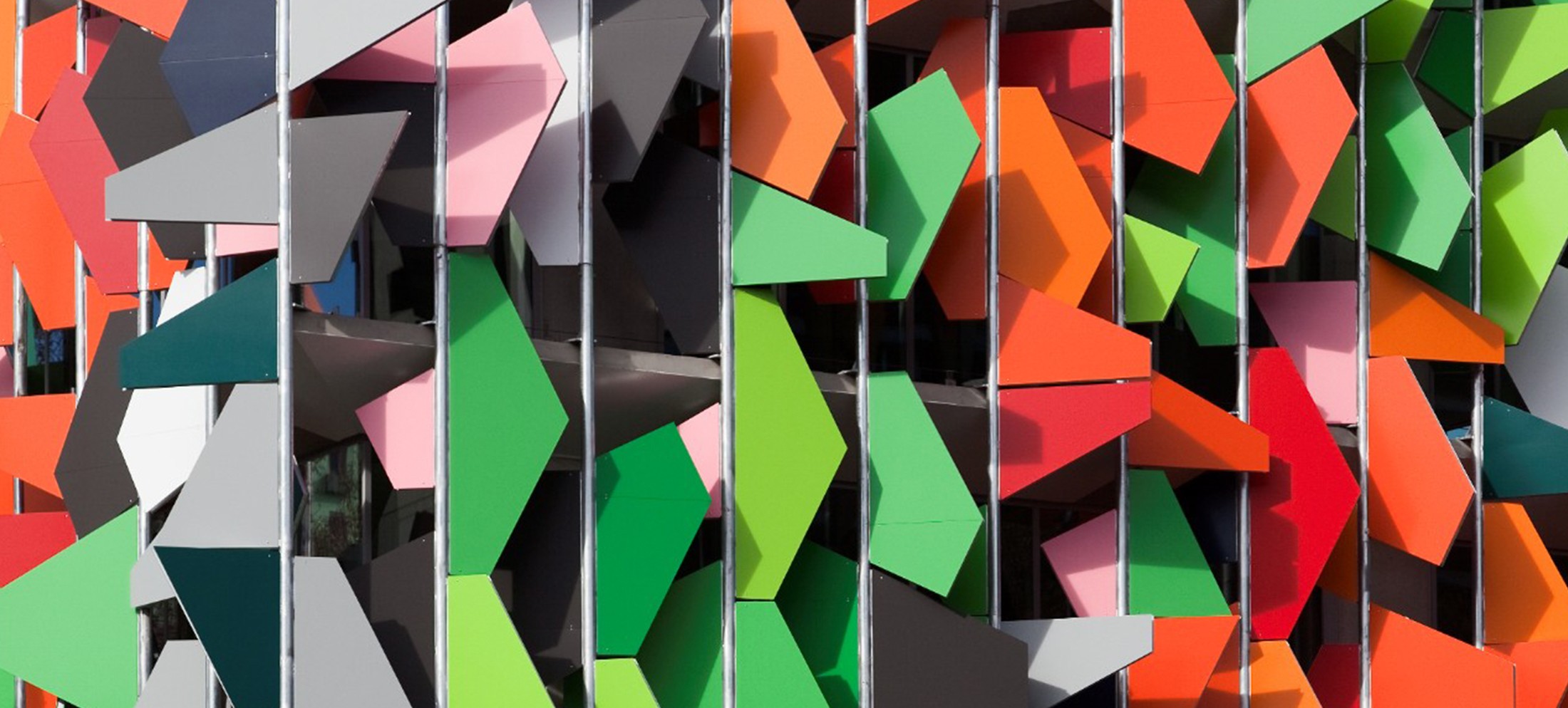 Edificio Pixel: Multicolor y autosuficiente | hitachiaircon.com