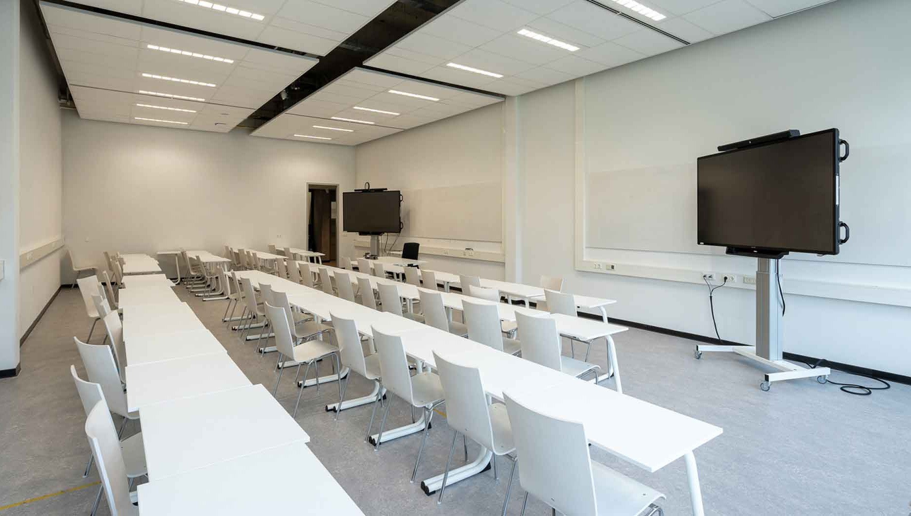 Screw Type Water-Cooled Chiller | Hitachi Air Conditioning