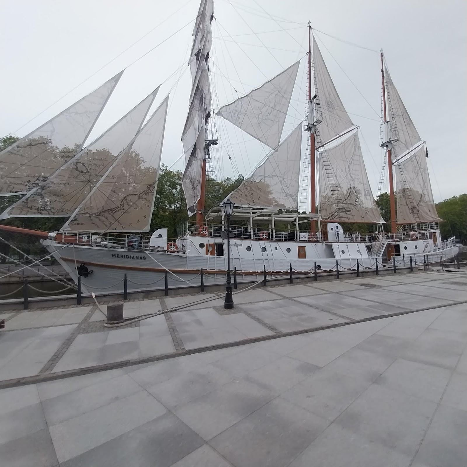 VRF AC system for a ship restaurant | Hitachi India